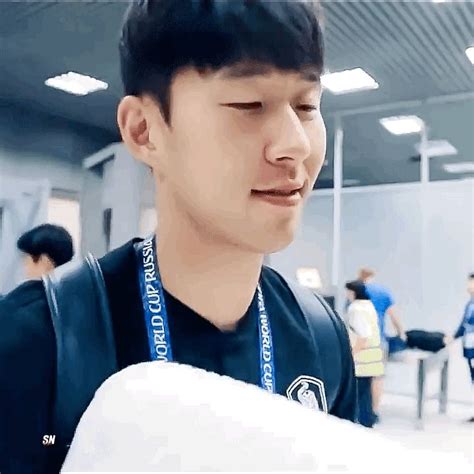 Pin tillagd av vivi på Son Heung Min 손흥민 i