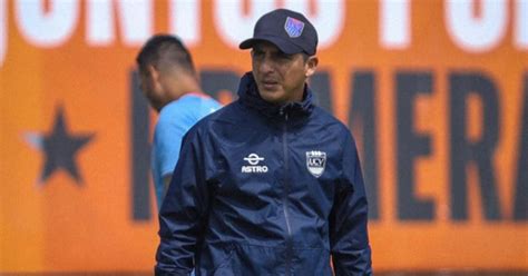 Chicho Salas Deja De Ser Técnico De César Vallejo Ante Posible