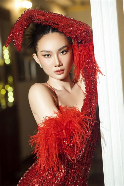 Ca Sĩ Mặt Nạ Bạch Khổng Tước Chính Là Hoàng Mỹ An Nữ Ca Sĩ Từng Là