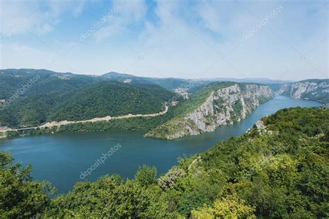 ドナウ川の鉄門。ドナウ川渓谷の風景 — ストック写真 © Slast 79283522