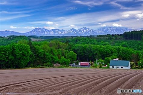 赤い腰折れ屋根のある農家 by cafebaron ID12115700 写真共有サイト PHOTOHITO