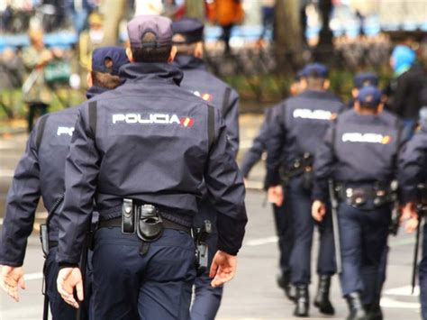 Ser policía y actor porno no es compatible según el Tribunal Superior de Justicia Los Replicantes