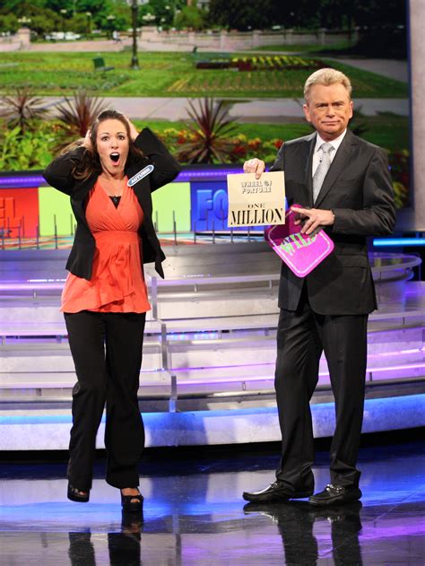 Spinning On Iconic Gameshow Wheel Of Fortune Returns After A🐐 Descubra