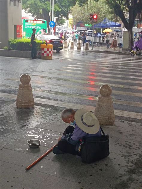看世间万物，体会人间冷暖 乞讨者 世间 救助站 新浪新闻
