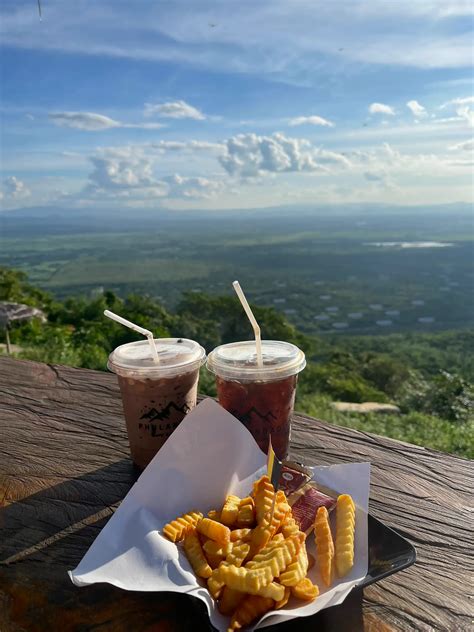️คาเฟ่ต้อนรับหน้าหนาววว ภูล้านดาวแคมป์ ณ เขายายเที่ยง ⛰️ 🥤 แกลเลอรีที่โพสต์โดย 𝕡𝕡𝕒𝕣𝕠𝕡 Lemon8