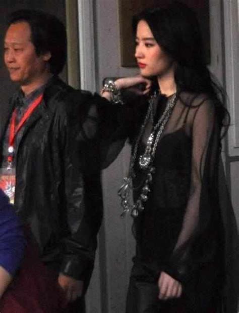 37岁单身刘亦菲彻底放飞了，玉女形象不要了？