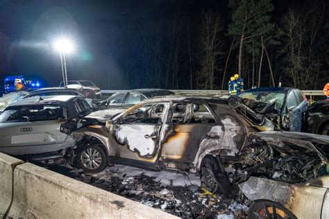 Tödliche Massenkarambolage auf der A3 Mehrere Unfälle fordern zwei