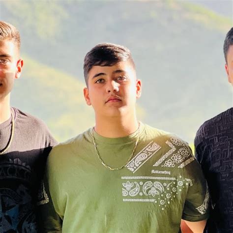 Arminvosoughi Arminvosoughi • Threads Say More