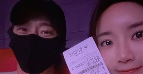 이보미 김태희 동생 ♥이완과 영화 데이트 인증 오랜만에 오빠랑
