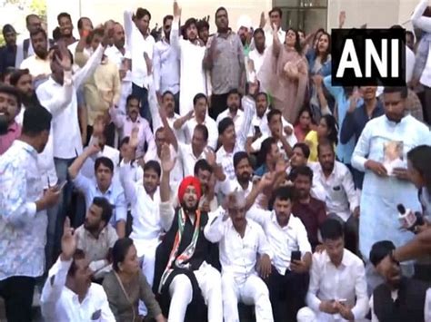Ncp Workers Protest In Mumbai After Sharad Pawar Quits Partys Top Post