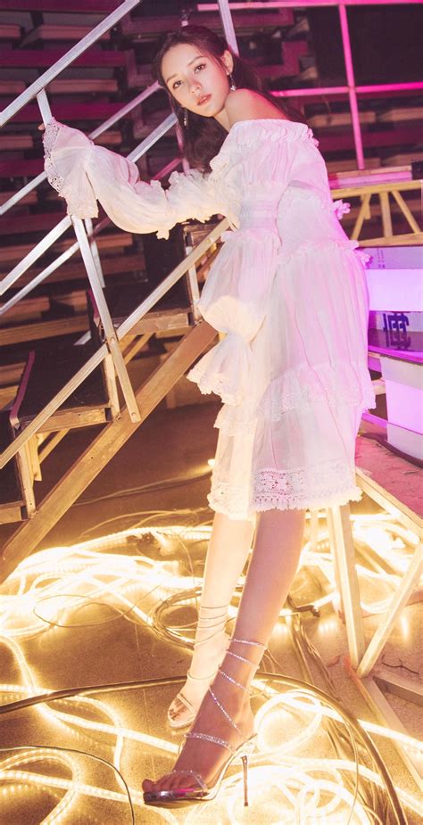 Yuxi Zhangs Feet
