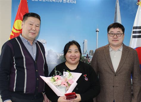 Төрийн шагнал Хөдөлмөрийн хүндэт медаль гардууллаа