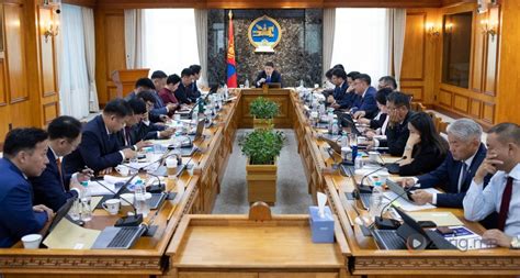 Засгийн газар ээлжит бусаар хуралдаж 2025 оны төсөв хэлэлцэж байна