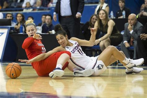 Kia Nurse Scores 24 As Uconn Wins Her Homecoming Game Beating Duquesne