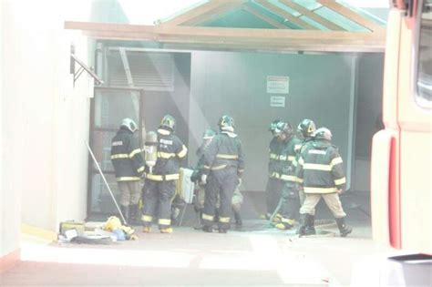 Fritadeira Esquecida Em Fog O Causa Princ Pio De Inc Ndio Em Cozinha De