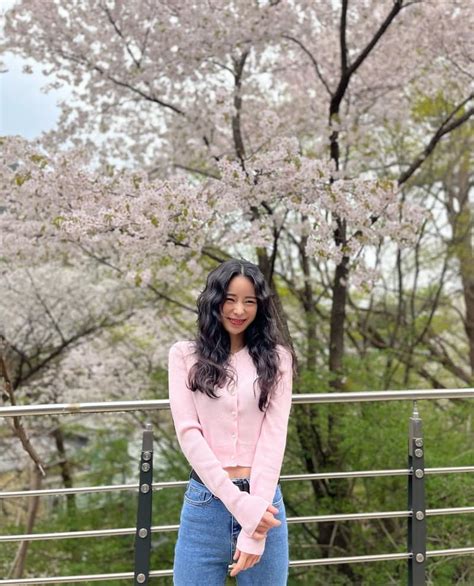 《黑暗榮耀》林智妍曬甜笑美照，浪漫捲髮引歪樓：「這次請誰試電捲棒？」 Juksy 街星