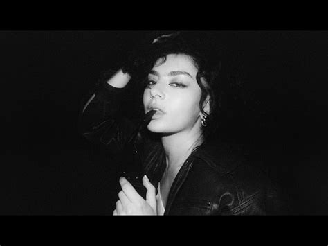 🎧 Charli Xcx та Сем Сміт випустили спільний сингл Na Chasi