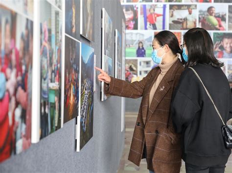 四川省脱贫攻坚主题摄影展开幕 千余幅影像看脱贫四川在线