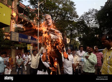 Kolkata India 24th Nov 2016 Hawker Burn Effigy Of Narendra Modi