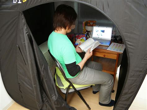 部屋の中に隔離空間を作り出す「ぼっちてんと」で秘密基地を作ってみた Gigazine