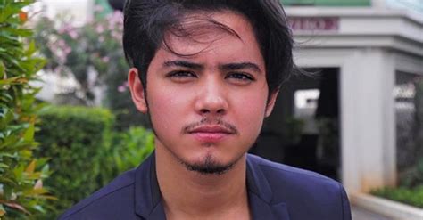 Artis Terkenal Di Indonesia Ini Cuma Lulusan SMA Lho