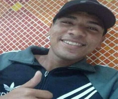 Notícias IMAGEM FORTE Pistoleiros invadem loja de conveniência e