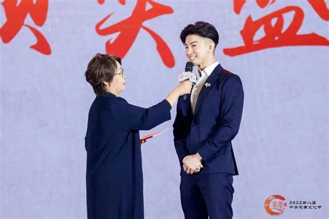 香港甬港联谊会副会长叶竣棓获评2022年度中华慈孝人物