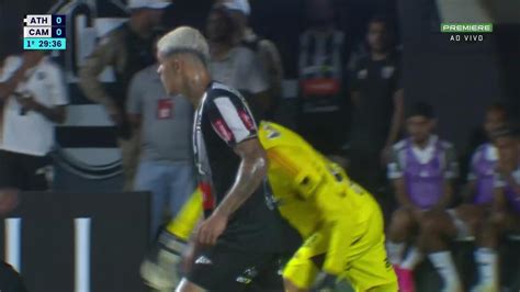 Vídeo Aos 29 min do 1º tempo cabeceio defendido de Danilo do