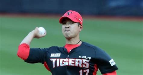 포토 역투하는 임기영