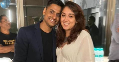 आमिर खान की बेटी आयरा को ब्वॉयफ्रेंड नुपुर शिखर ने किया प्रपोज Kiss कर
