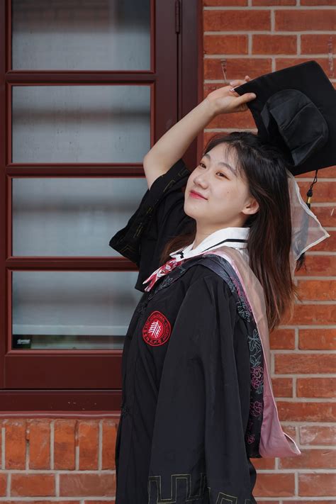 people following ziyi shi
