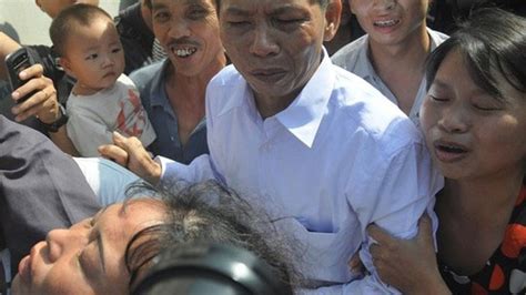 Cán Bộ đài Ptth đặt Máy Quay Lén Trong Nhà Vệ Sinh Nữ Quay Lén đánh