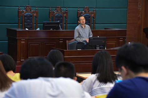 “传播大讲堂”正式开讲 邀请“珠江学者”特聘教授蒋建国来校作报告 广东金融学院