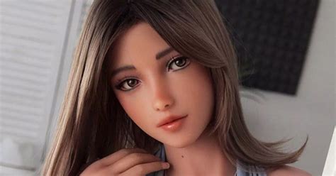 Saucy Brits Can Be Paid £50k A Year To Be A Professional Sex Doll