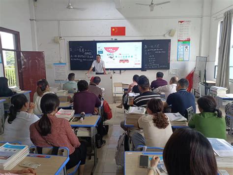 家校共育 携手同行 ——我校高二年级举行家长会校园资讯新闻中心芜湖江南实验中学