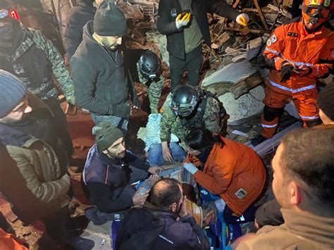 韓구조대 튀르키예서 부녀 등 생존자 추가 3명 구조…건강 양호 파이낸셜뉴스