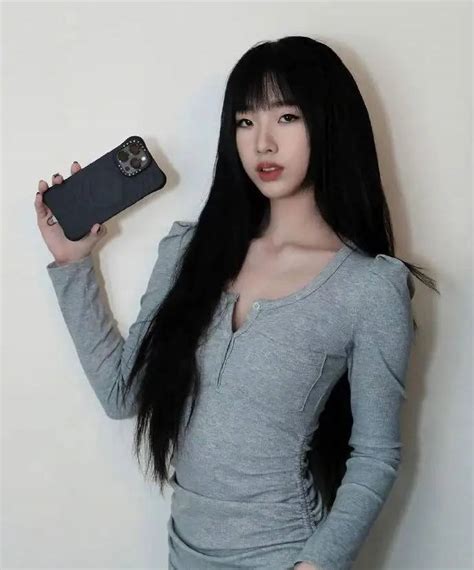 小s大女儿elly身材优越！穿灰色紧身裙秀纤细腰肢 搜狐大视野 搜狐新闻