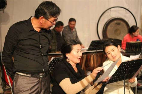 Хөгжимчид маань Монгол Улсын Үндэсний Урлагийн Их Театр