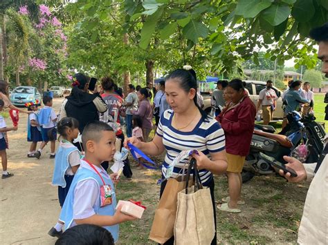 โรงเรียนบ้านสีระมัน ท่านผู้อำนวยการมารับใบประกาศเศรษฐกิจพอเพียงใน