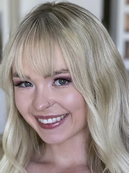 Nightmoves Online Girl Of The Week Lilly Bell