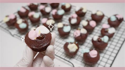 홈베이킹 🧁 한 입에 쏙 마시멜로가 쭈욱 늘어나는 미니 초코머핀 만들기 미니 머핀틀 24구 Youtube
