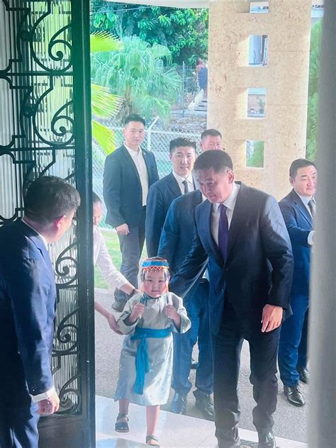 Ерөнхийлөгч “Миний хүүхдүүд сайн сурч ирээд эх орондоо хөдөлмөрлөөрэй