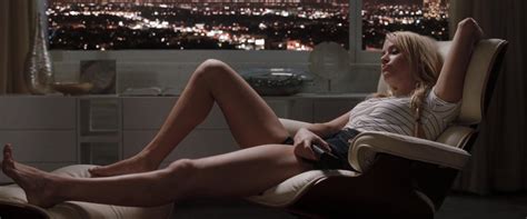 Amber Heard Nua Em Os Informadores