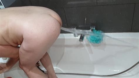 楽しみのためだけに潮吹きするドッシュ浣腸 Pornhub