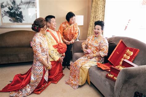 薛家燕娶新超豪奶奶 巨型龙凤鈪拳套这么大