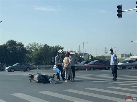 【关注】今日丹阳又发生多起交通事故，一轿车“起飞”失败