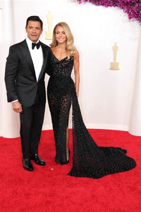 Kelly Ripa And Mark Consuelos Reveal Gross And Unsexy Nighttime Routine
