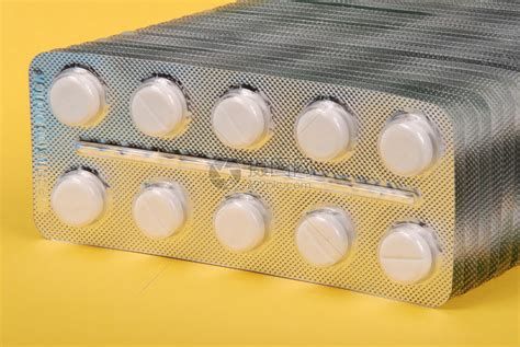 包装中有很多白色药片银包药高清图片下载 正版图片506984387 摄图网