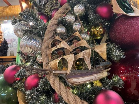 Holiday Tree Hunt Returns To Universal Orlando Resort With Earl The