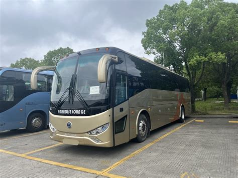 Stocks New Luxury Manual Passenger Coach Long Distance Intercity Bus